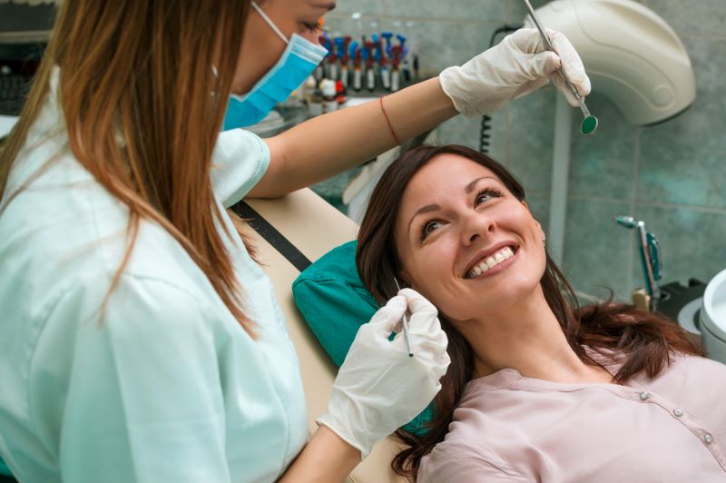 What Is a Holistic Dentist? Why Should You Visit One?